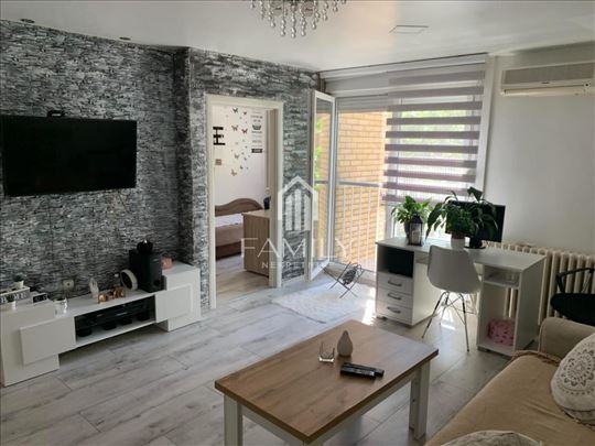 Izdaje se 2.5 soban na Limanu, 75m2