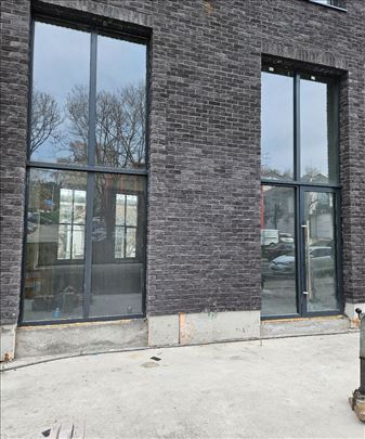 Lokal površine 116m2 u prizemlju /ul. Kumodraška