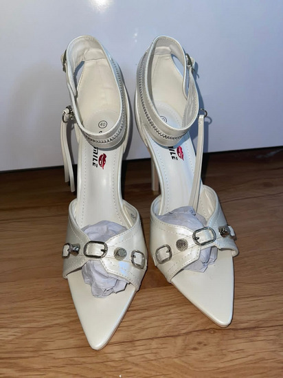 Sandale nove 40/41
