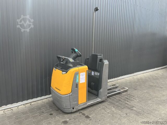 Niskopoložajni komisioner
Jungheinrich ECE220