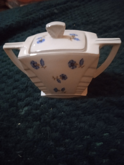 Stara porcelanska posuda za šećer