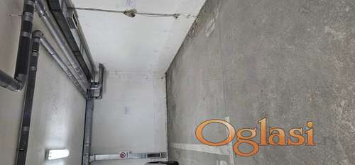 Parking mesto u garazi