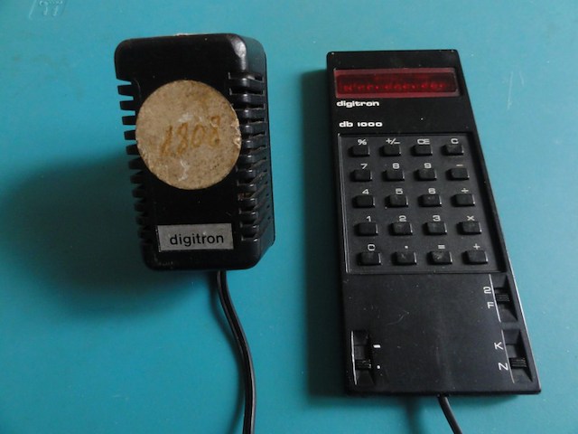Digitron Buje DB 1000 - neispravan stari kalkulator