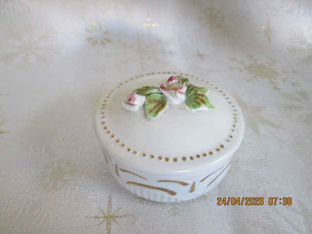 MALA KAHLA PORCELANSKA KUTIJA