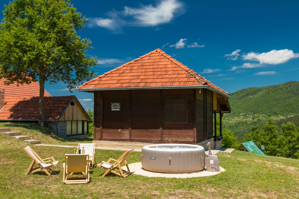 BOGU IZA NOGU