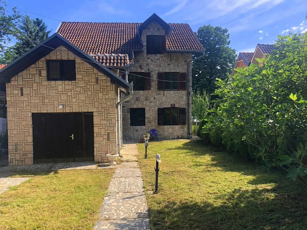 Vila Mirjana - smeštaj na obali Srebrnog jezera