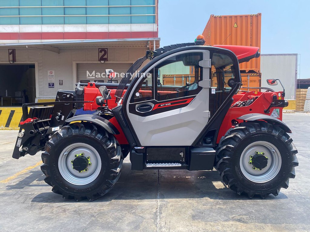 Novi Manitou MT 935 teleskopski utovarivač