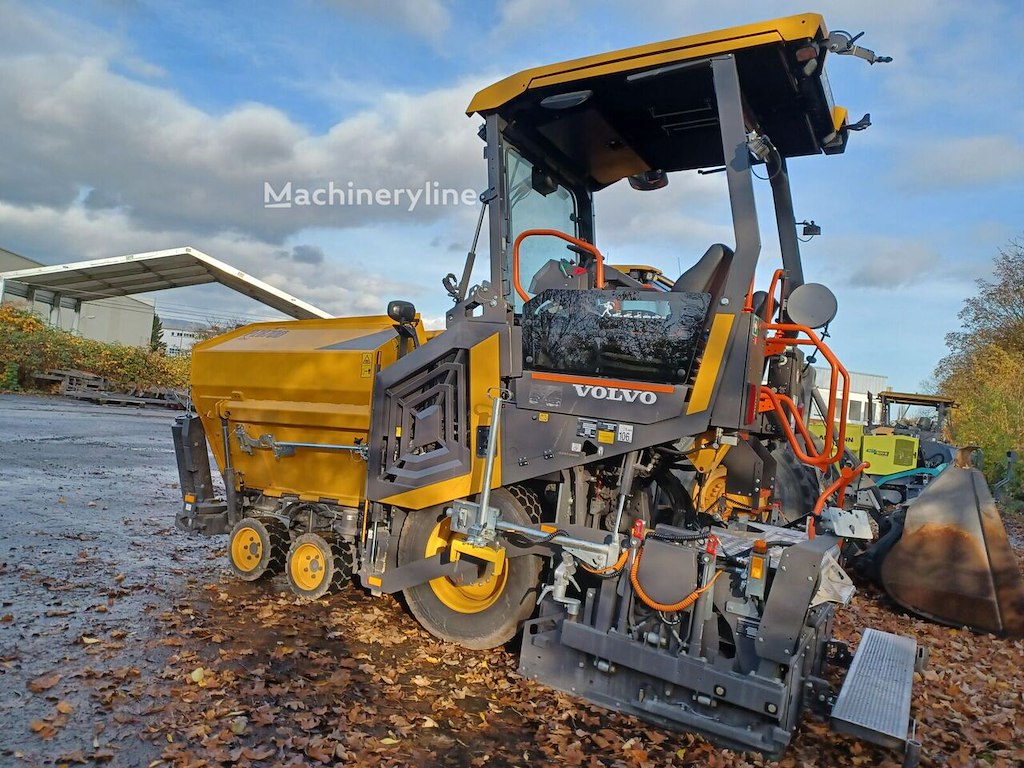 Volvo ABG 2870 Wheeled Asphalt Paver (2023) asfaltni finišer točkaš