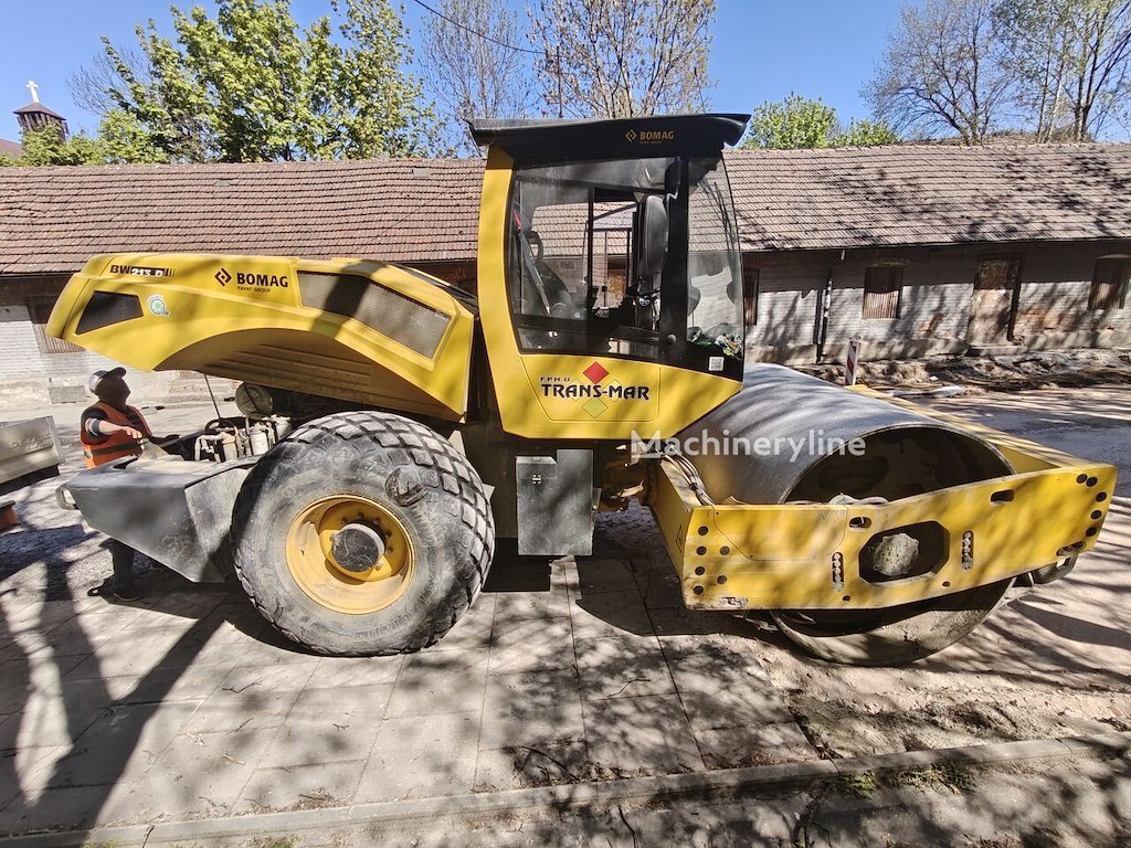 BOMAG BW213 D-5 kompaktor s jednim valjkom