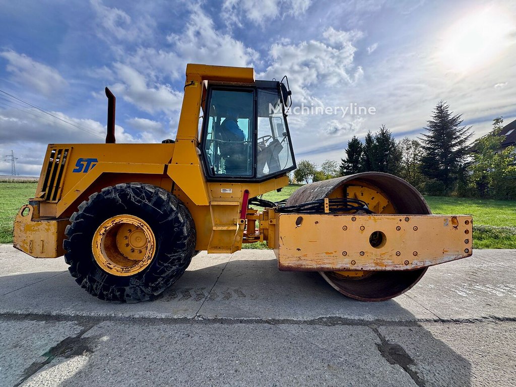 Stavostroj VV 2000D kompaktor s jednim valjkom