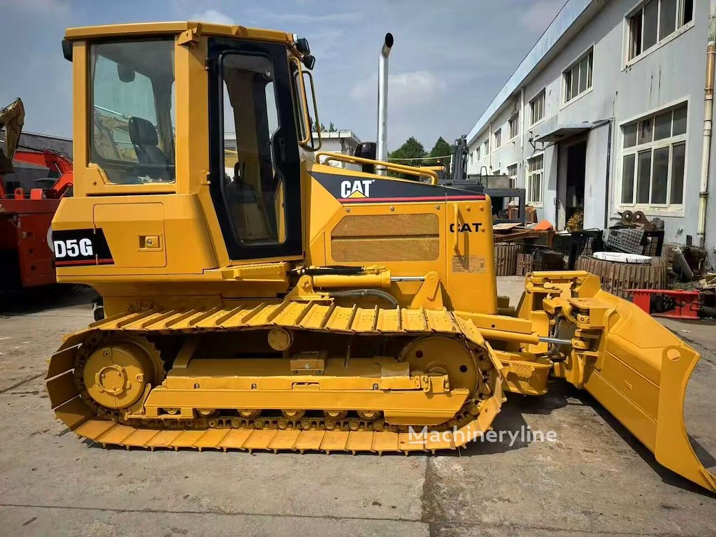 Caterpillar D5G buldožer