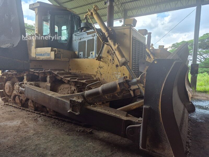 Komatsu D375A-5 buldožer