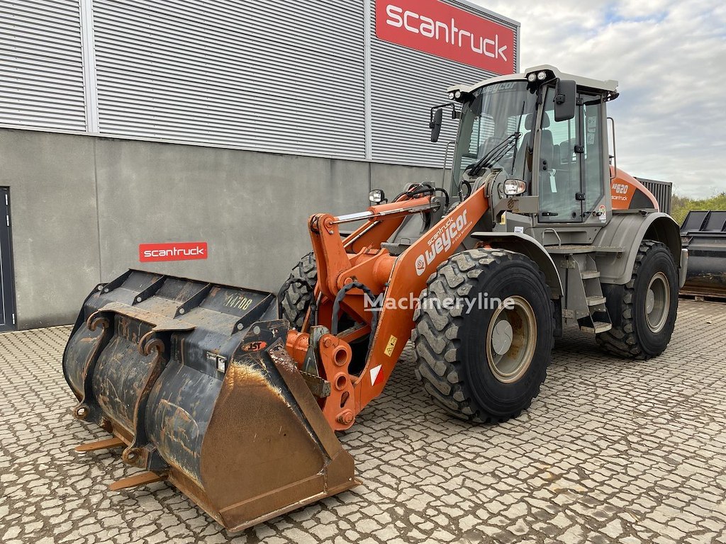 Weycor AR620 prednji utovarivač
