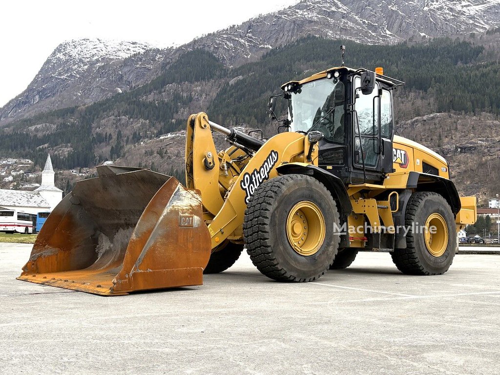 Prodaje se Caterpillar 938 14A hjullaster med skuffe og pallegaffel - går på serviceavt prednji utovarivač na aukciji