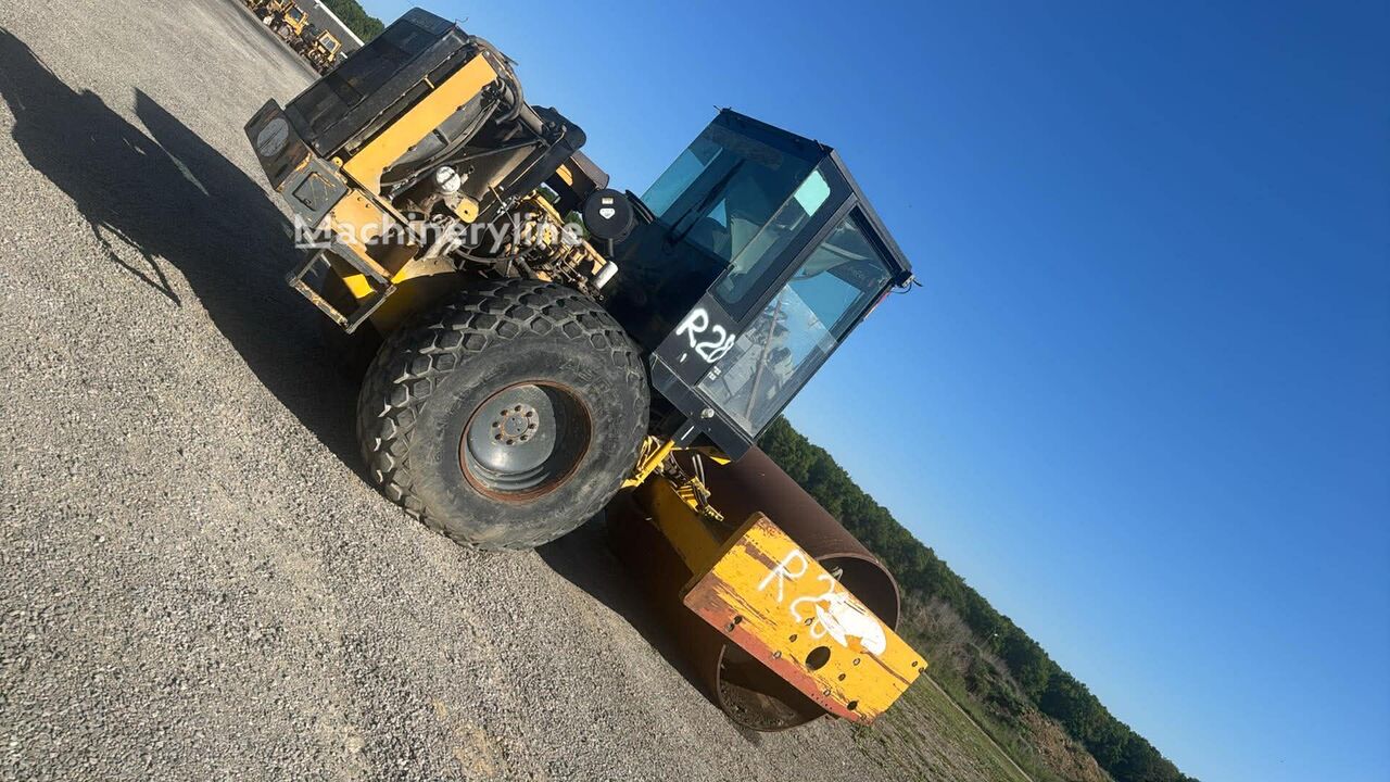 Osovina za Caterpillar CS 583 D valjka
