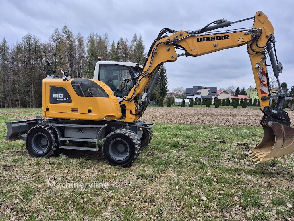 Liebherr 910 bager točkaš