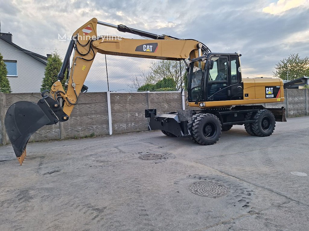 Caterpillar M322 bager točkaš