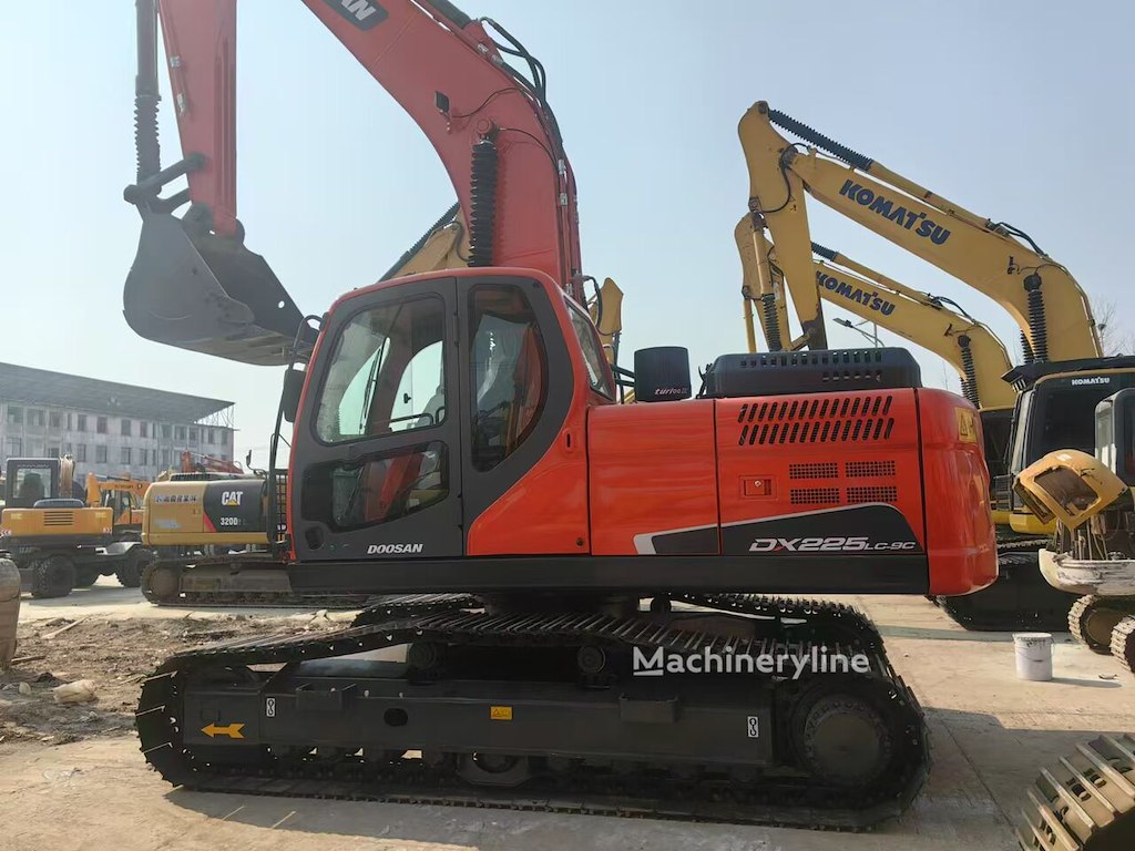 Doosan DX225LC-9c bager guseničar