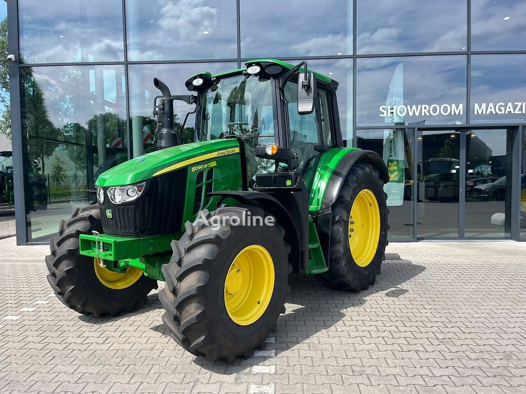 Novi John Deere 6090M traktor točkaš