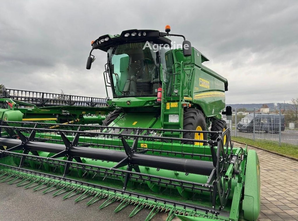 Novi John Deere T550 kombajn za žito