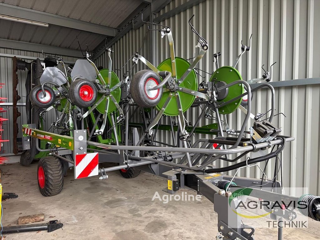 Novi Fendt LOTUS 1020 T prevrtač sena