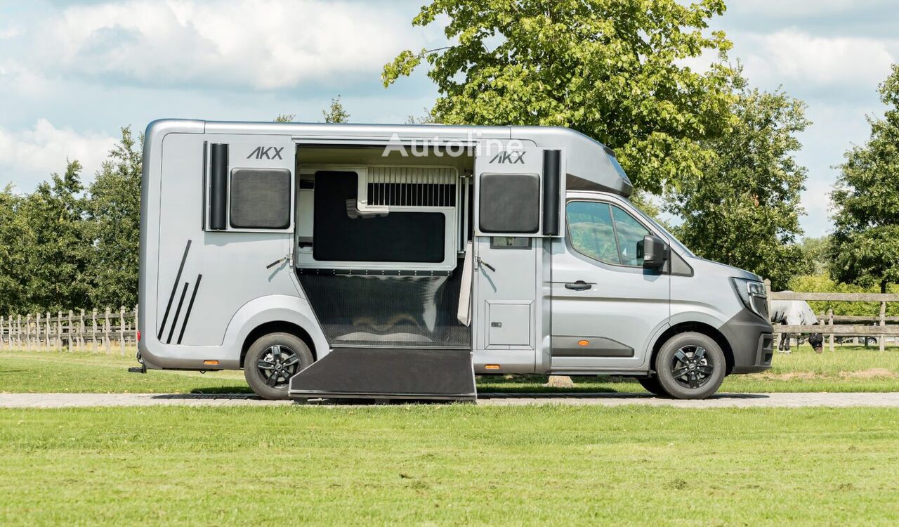 Novi Renault Master AKX vozilo za prevoz konja