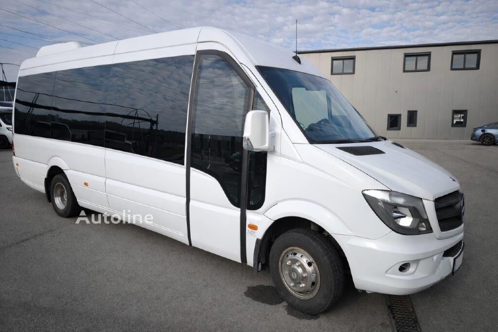 Mercedes-Benz putnički minibus