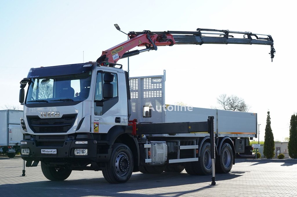 IVECO Trakker 410 kamion s ravnom platformom