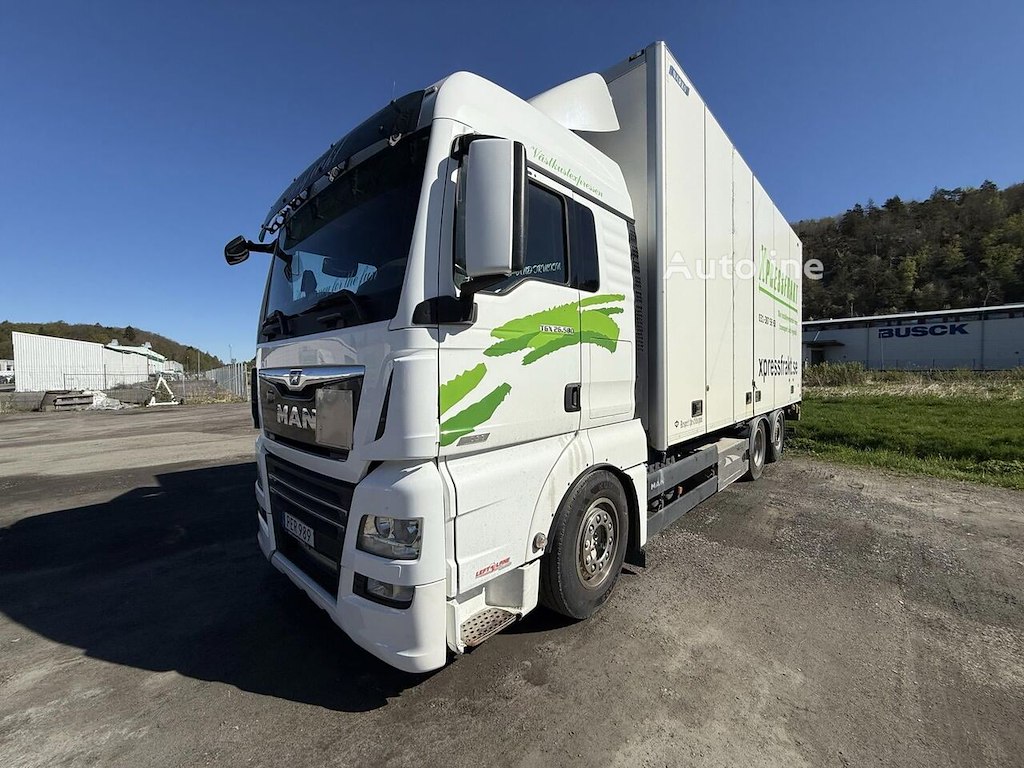Prodaje se MAN TGX 26.580 | Närko | Zepro kamion furgon na aukciji