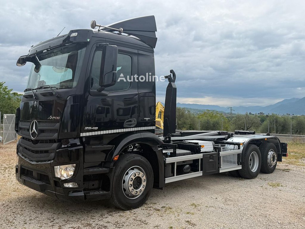 Mercedes-Benz Antos 2548 kamion rol kiper