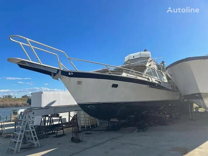 STRIKER 43 Fish - Imbarcazione agibile a persone con mobilità ri motorna jahta
