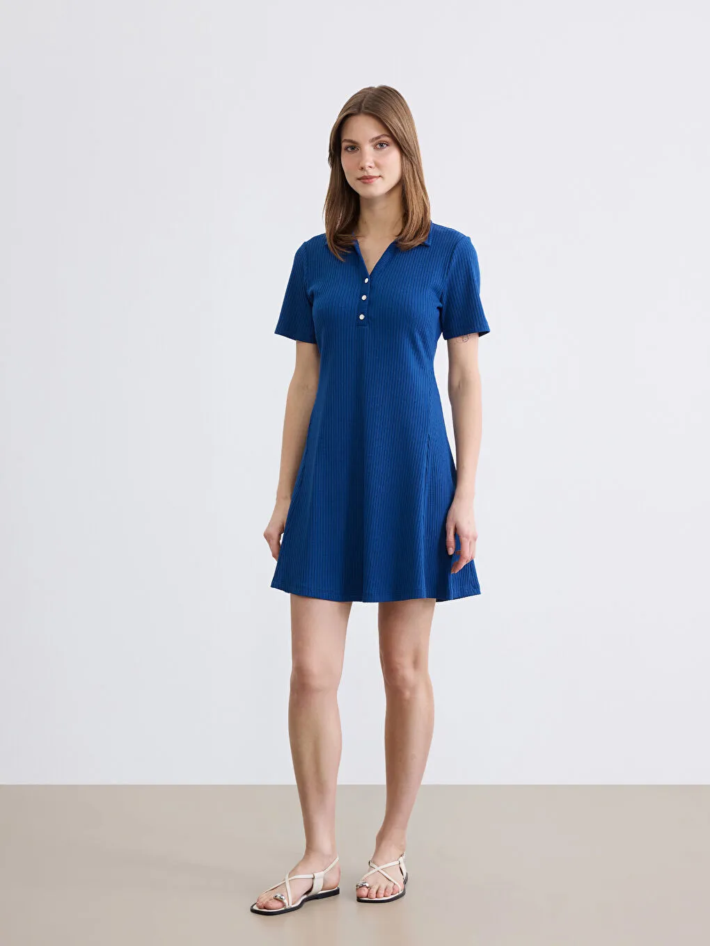 LCW Comfort Haljina Mini Sa Polo Kragnom I Rebrastim Peplumom