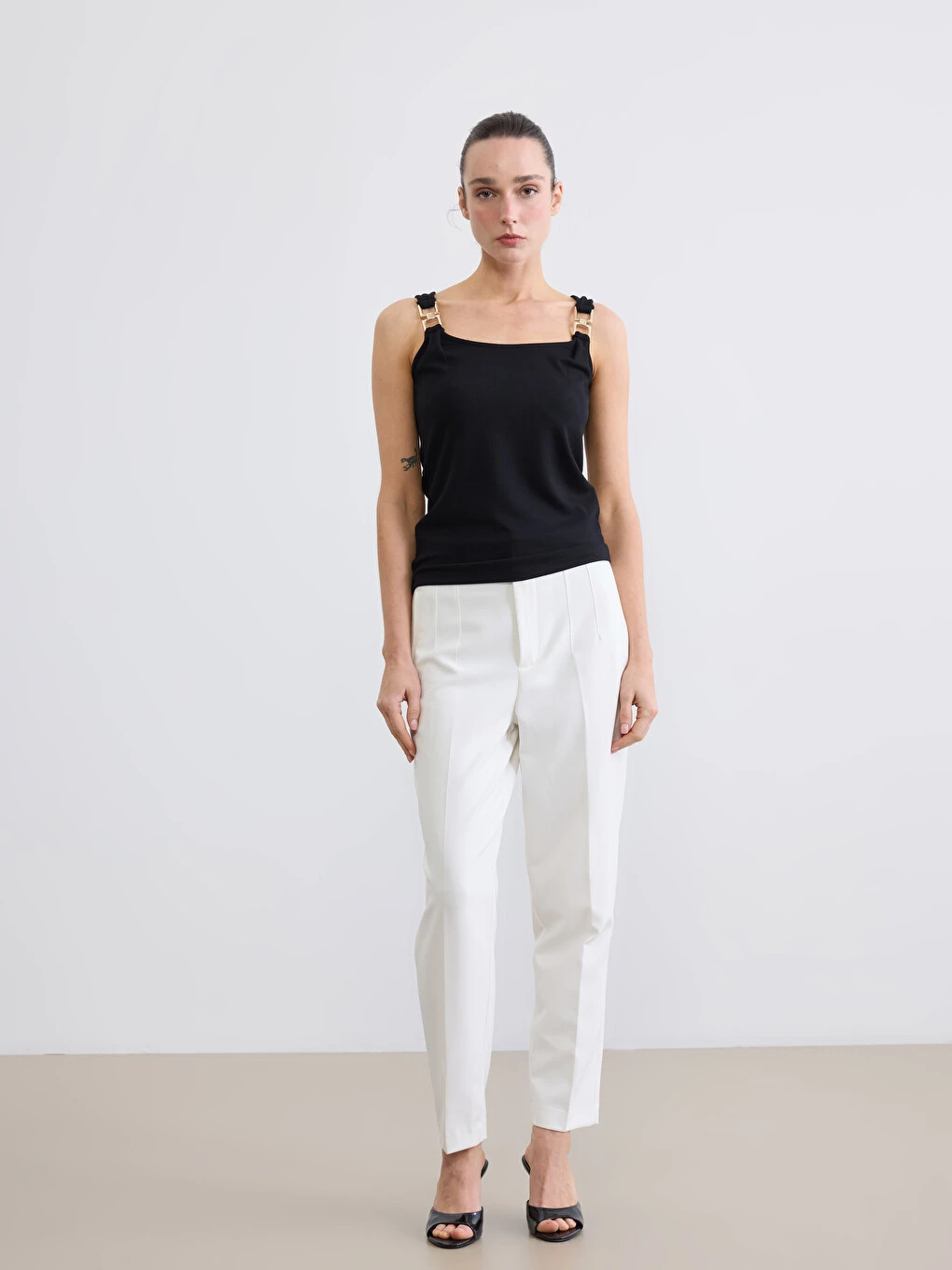 LCW EVERYDAY Bluza Sa U Vratom I Detaljem Sa Kopčom