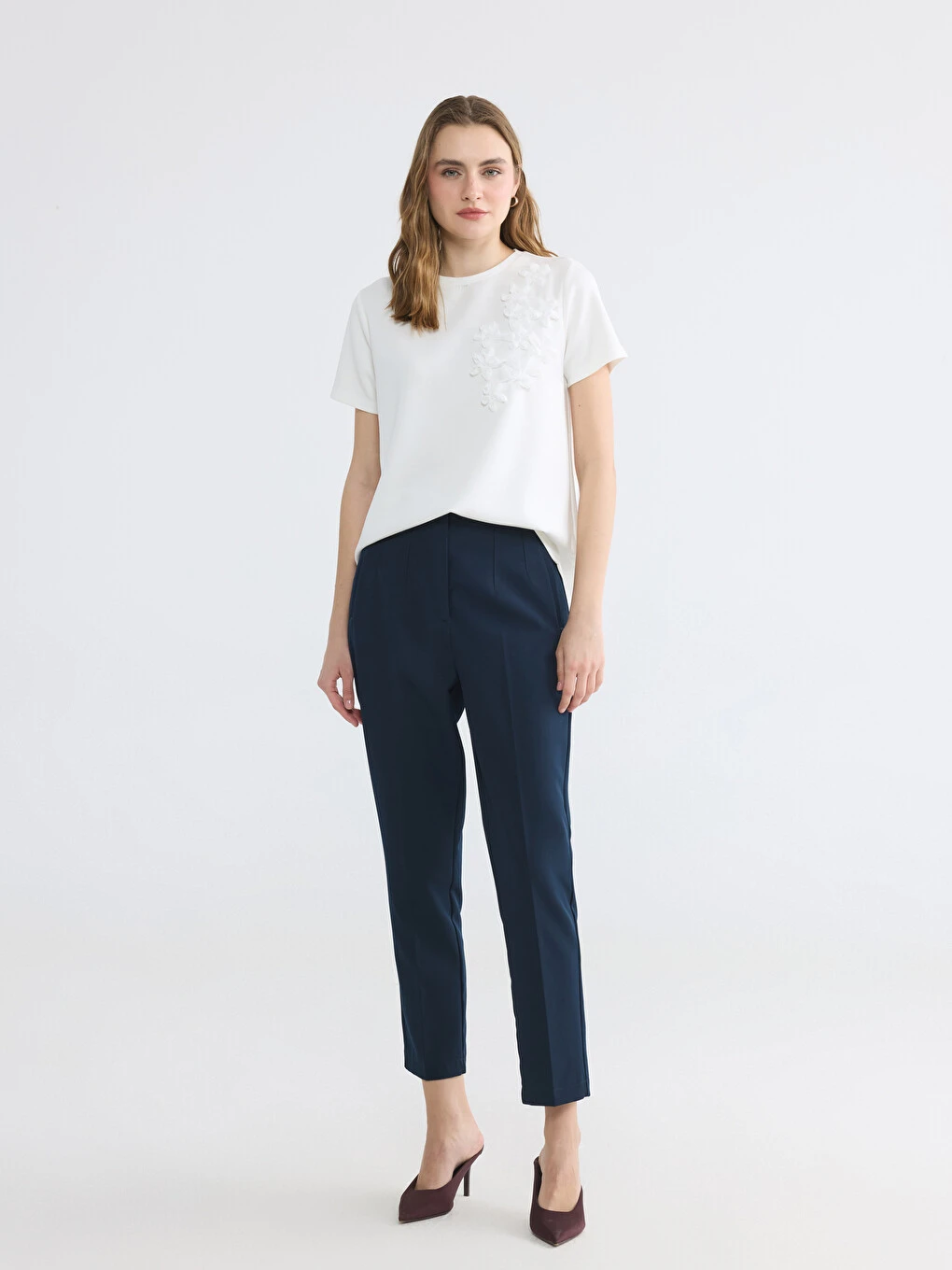 LCW EVERYDAY Bluza Sa Okruglim Izrezom I Cvetnim Aplikacijama