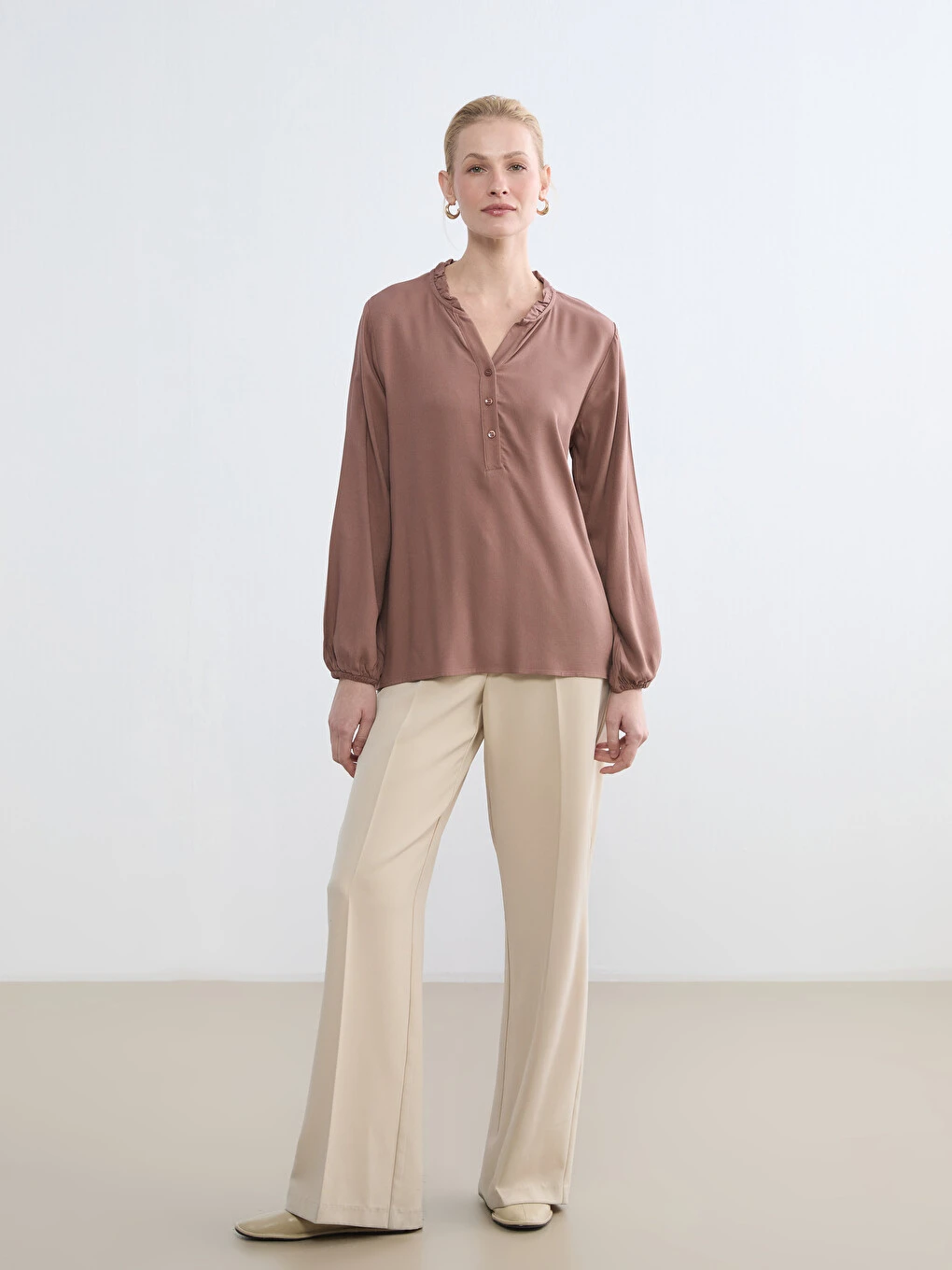 LCW Grace Bluza Sa Naborima I Visokom Kragnom