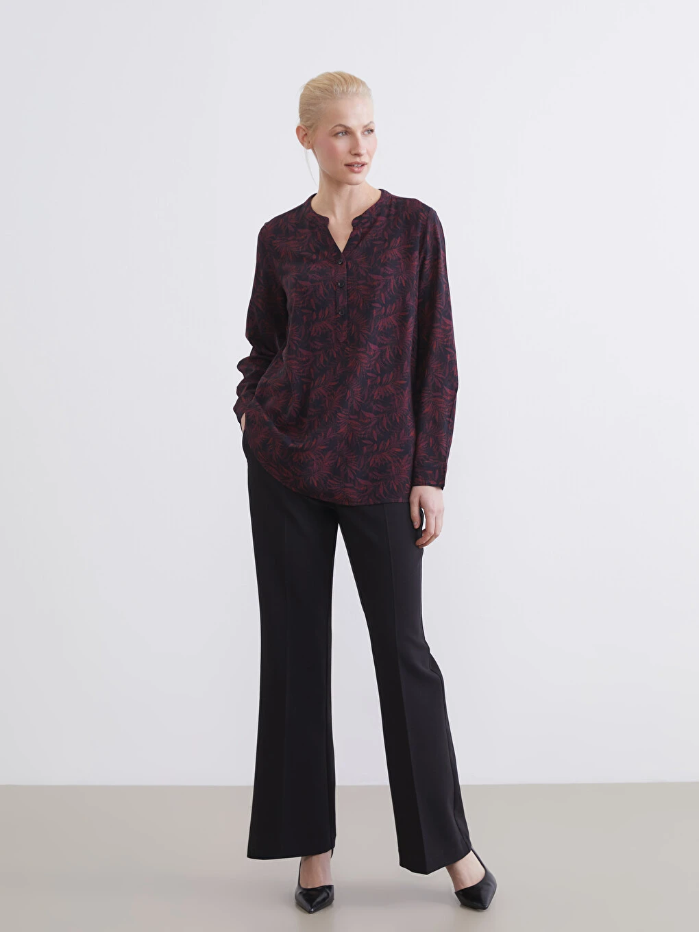 LCW Grace Bluza Sa Cvetnim Dezenom I Izrezom Na Vratu