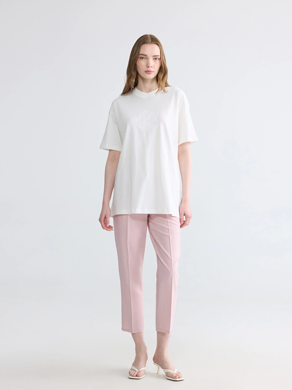 LCW Modest Bluza Sa Okruglim Izrezom I Vezom