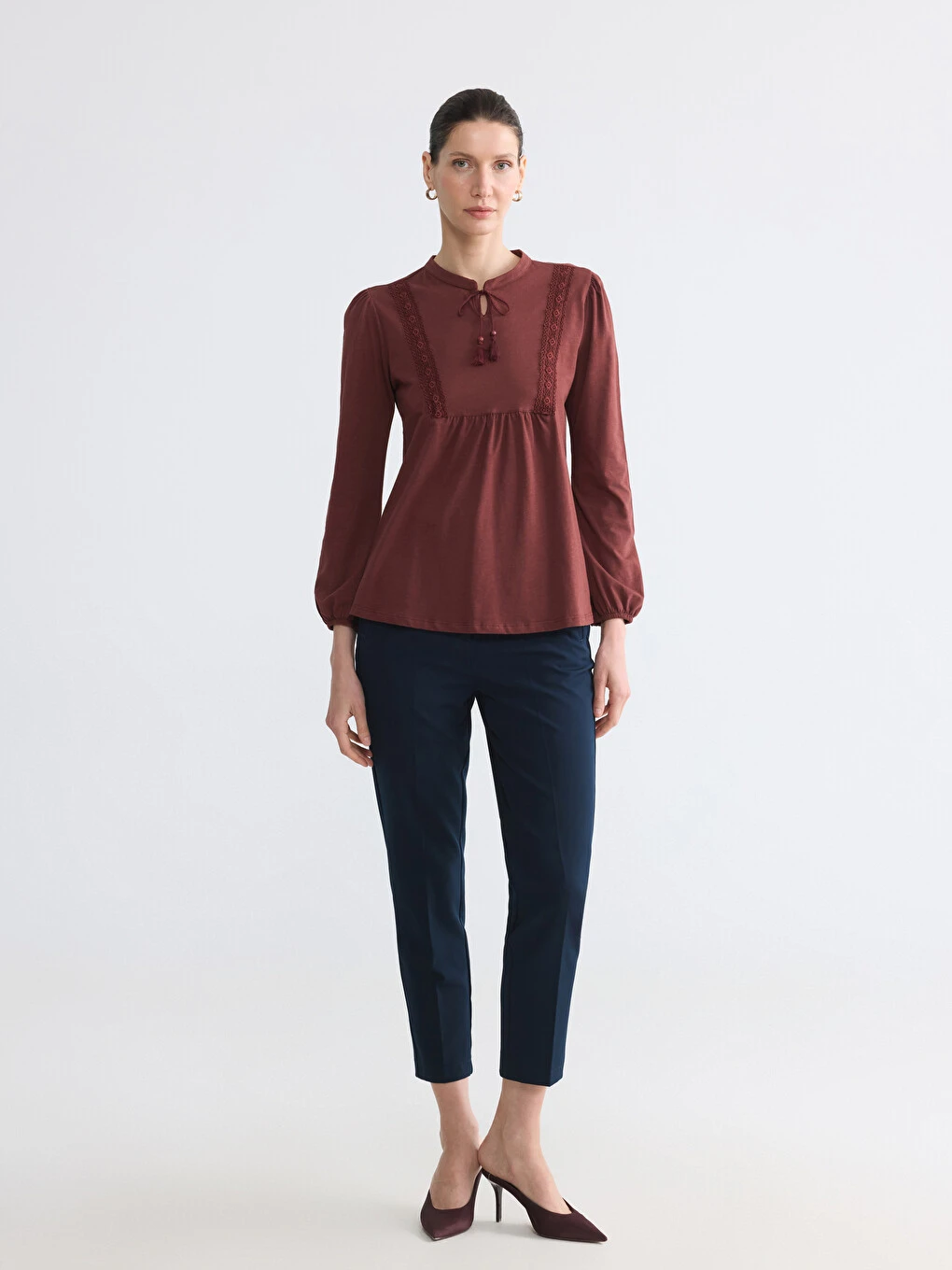LCW Grace Bluza Sa Kragnom Na Vezanje I Vezom