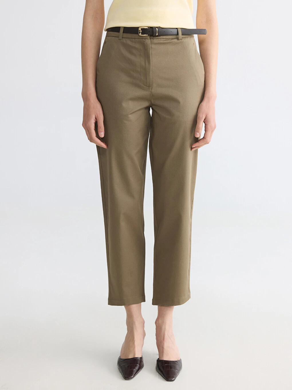 LCWAIKIKI Classic Ženske Pantalone Od Gabardina Sa Kaišem U Struku