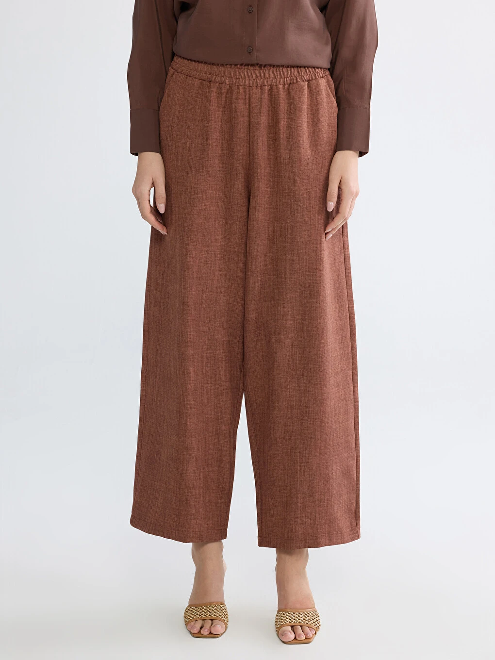 LC WAIKIKI Bez Napora Elegancija Susreće Svakodnevnu Udobnost U Našim Pantalonama Širokih Nogavica Sa Fleksibilnim Pojasom.