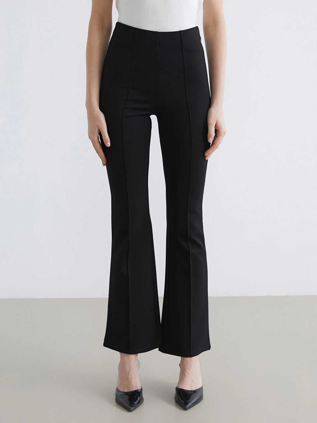 LCWAIKIKI Classic Super Uske Pantalone Sa Zvonastim Nogavicama Za Žene