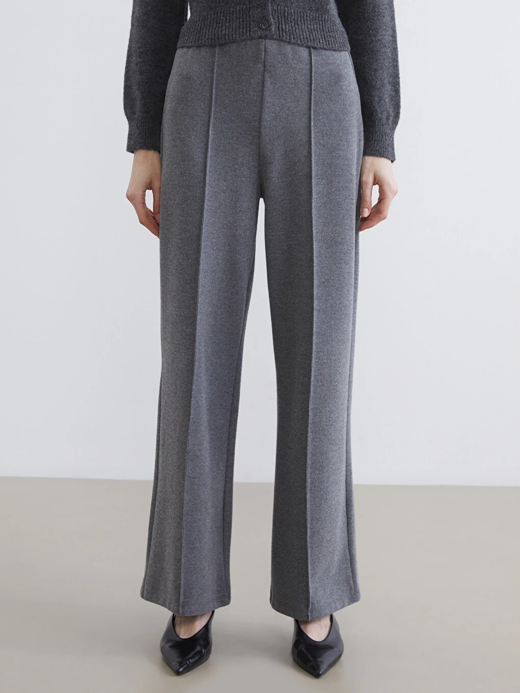 LCW Modest Bez Napora Elegancija Susreće Svakodnevnu Udobnost U Našim Pantalonama Širokih Nogavica Sa Elastičnim Pojasom.
