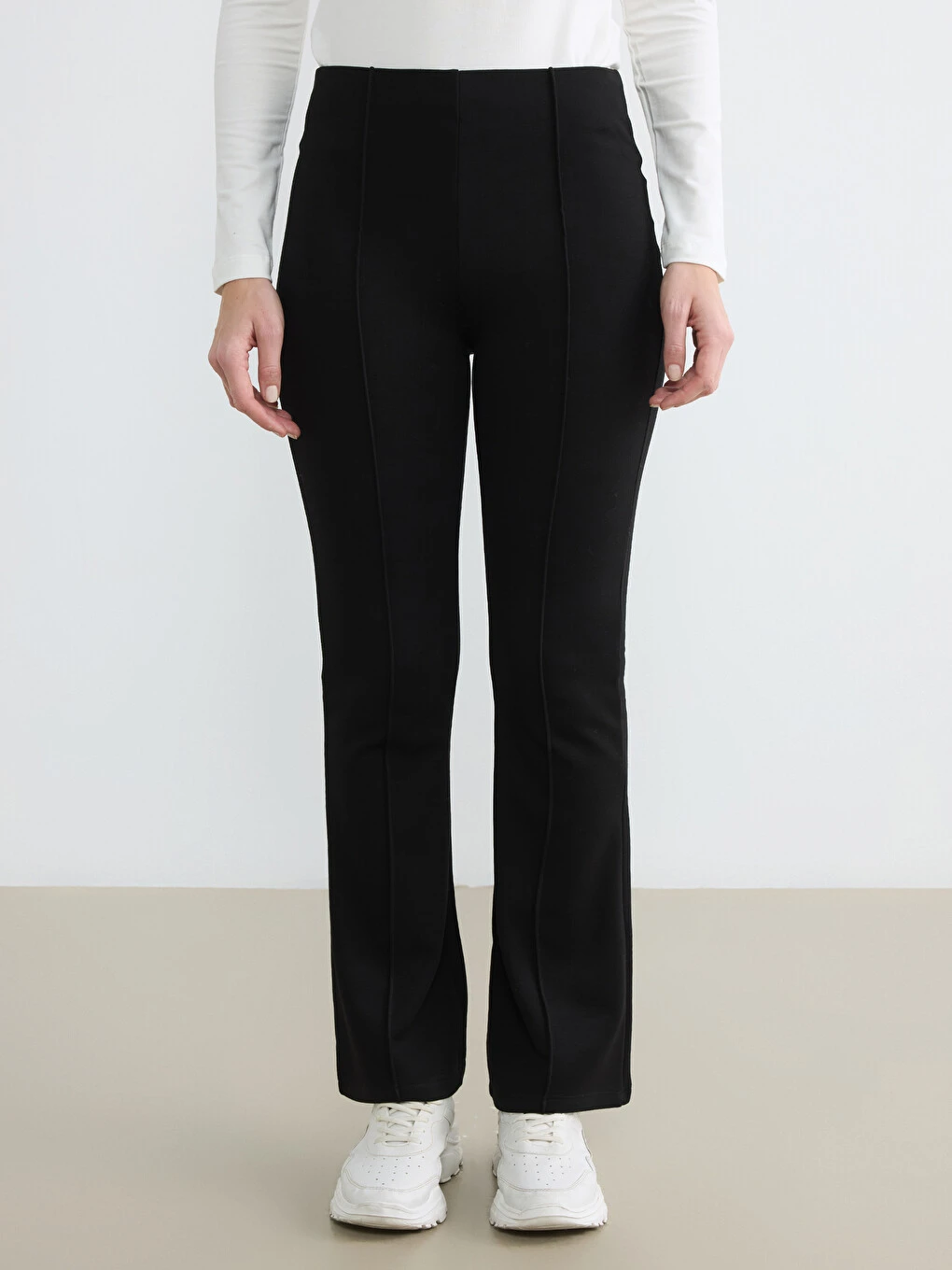 LCWAIKIKI Classic Pantalone Sa Visokim Strukom I Zvonastim Nogavicama
