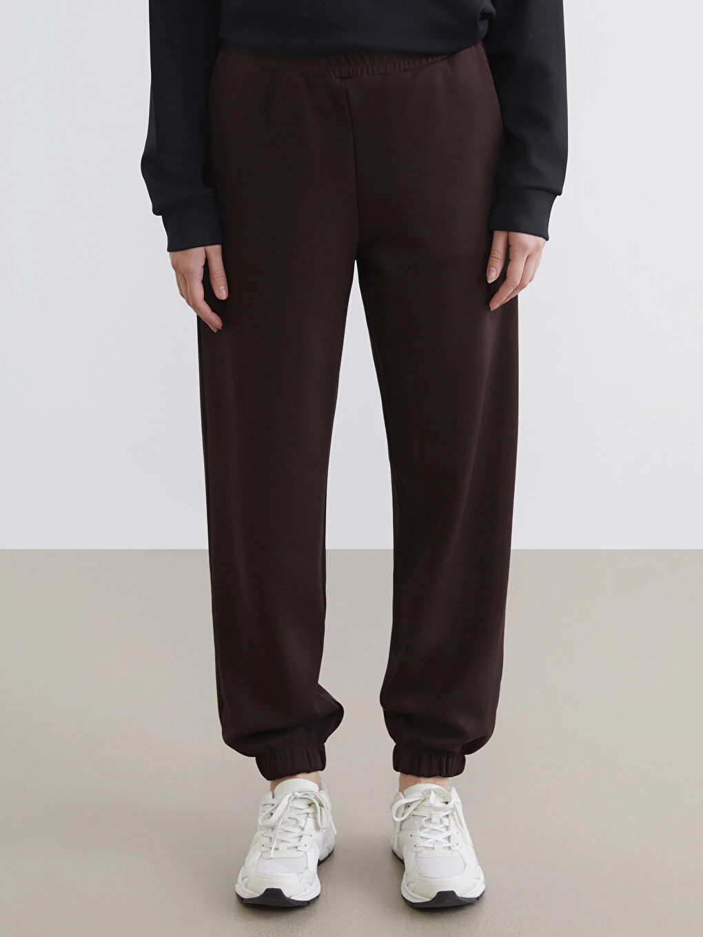 XSIDE Neodoljiv Stil Spaja Se Sa Vrhunskom Udobnošću U Našim Ženskim Jogger Pantalonama Sa Mekim Dodirom I Elastičnim Strukom.
