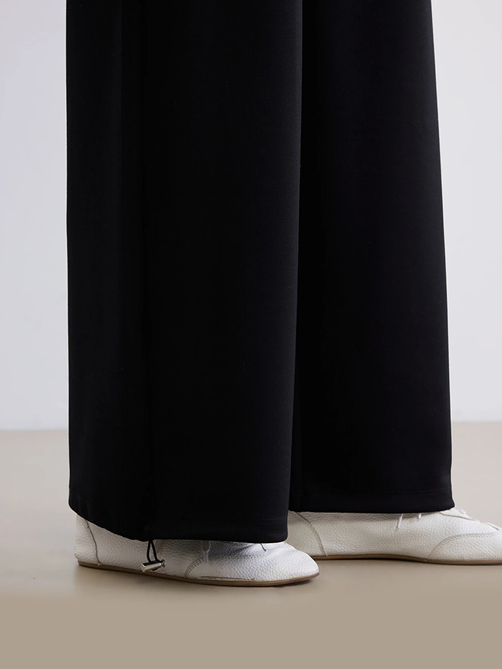 LCWAIKIKI Classic Ženske Široke Pantalone Od Mekane Tkanine Za Trening