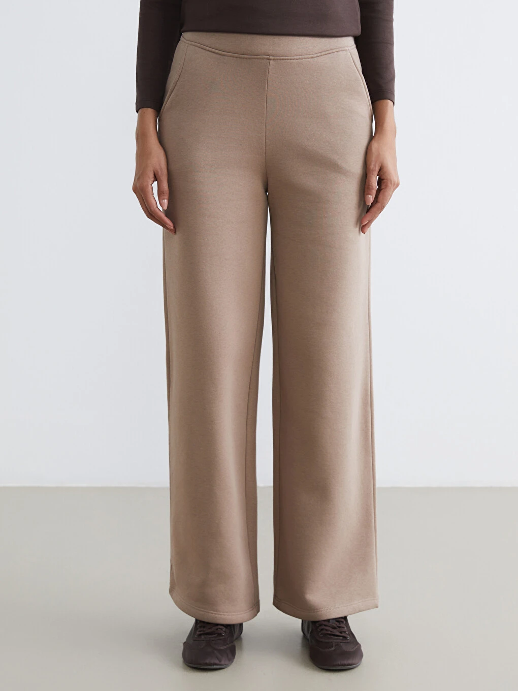 LCWAIKIKI Basic Ženske Široke Pantalone Od Debelog Materijala Sa Elastičnim Pojasom.