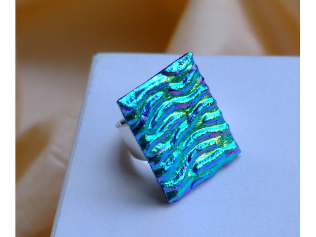 PRSTEN Dichroic Staklo - ZELENI STRIMER