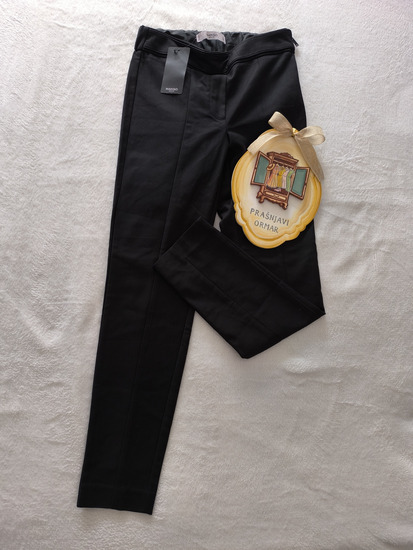 MNG pantalone sa etiketom
