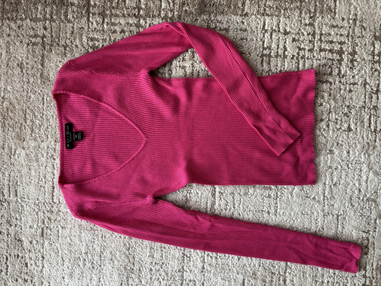 Pink bluza sa V izrezom