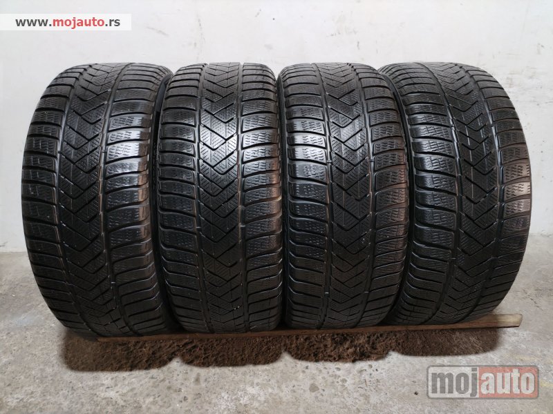 3687. Gume PIRELLI 18-ice, ZIMSKE 235/45, Šara 6,0 mm, DOT 2320